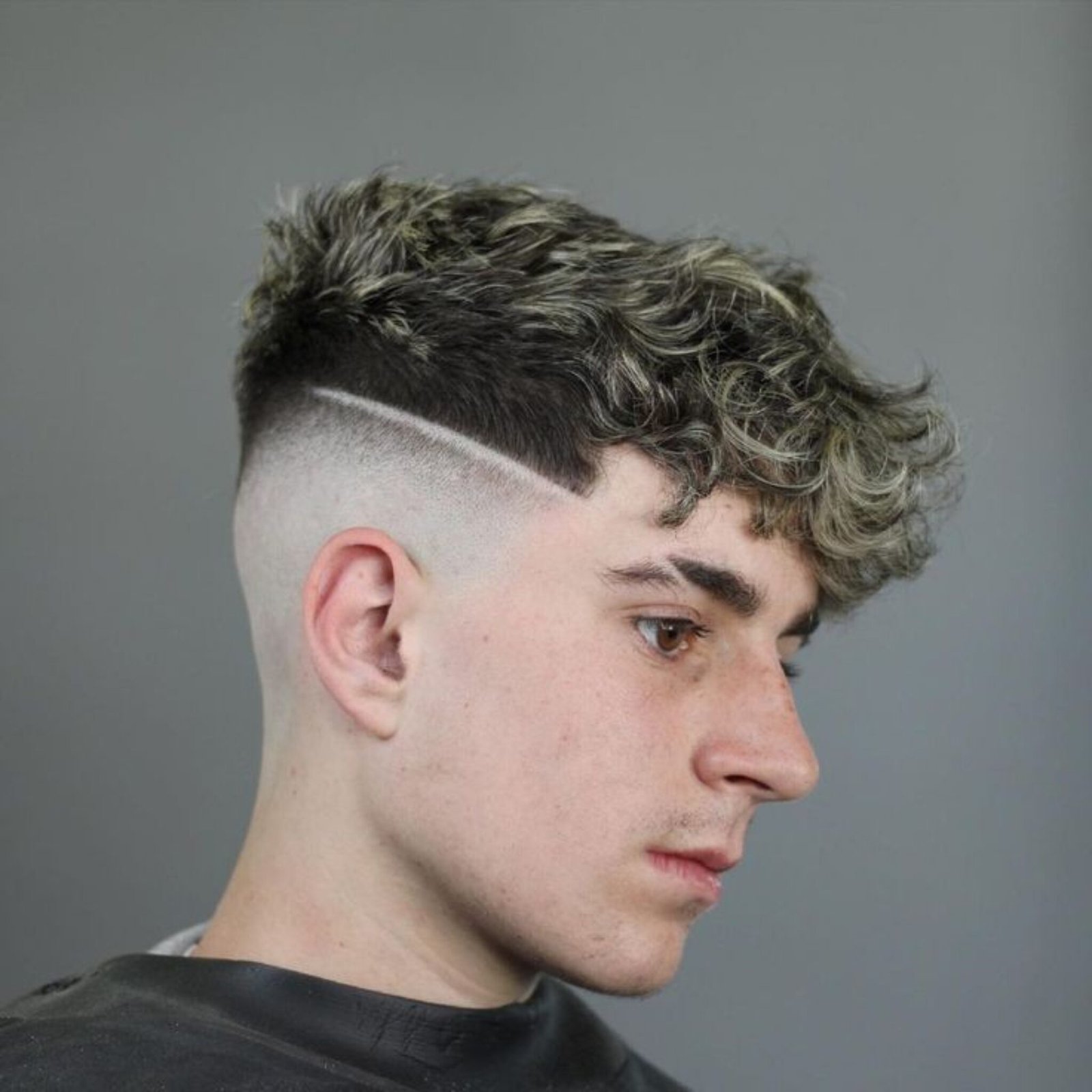 25 Best Short Wavy Hairstyles for Men in 2025