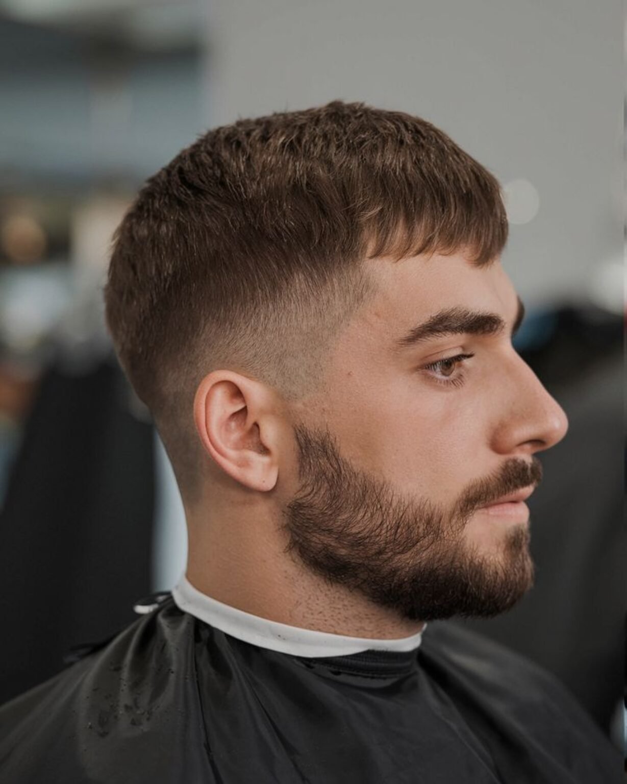25 Best Short Wavy Hairstyles for Men in 2025